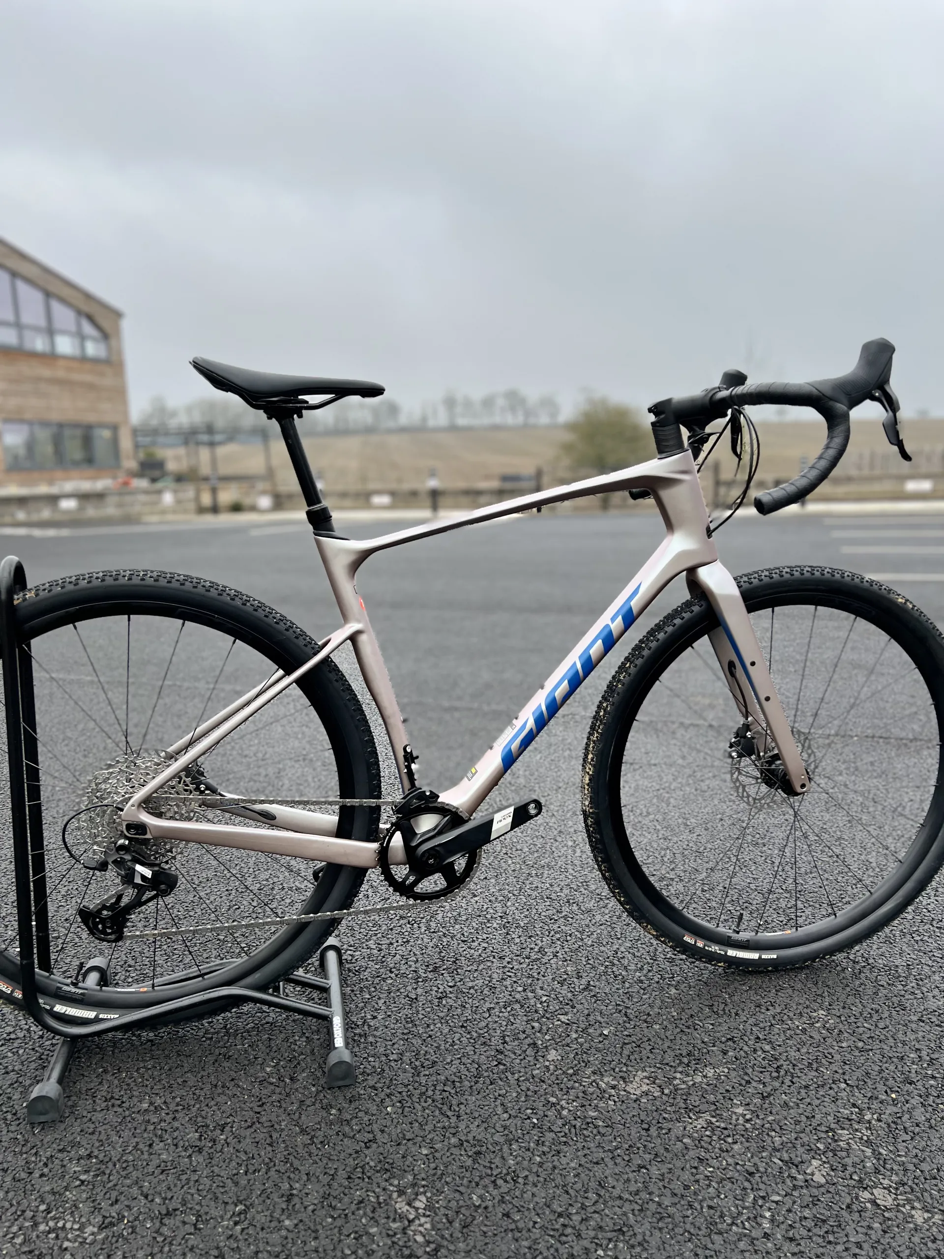 Demo Revolt Advanced 1 Shell White Large
