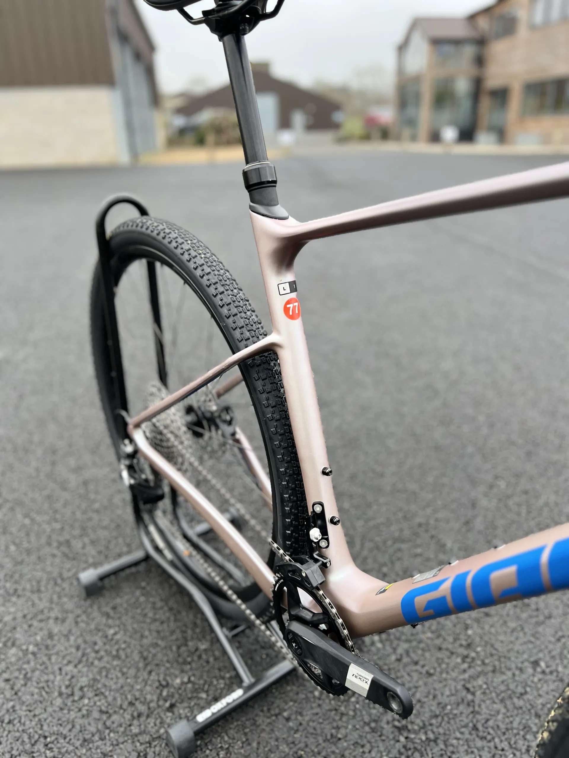 Demo Revolt Advanced 1 Shell White Large